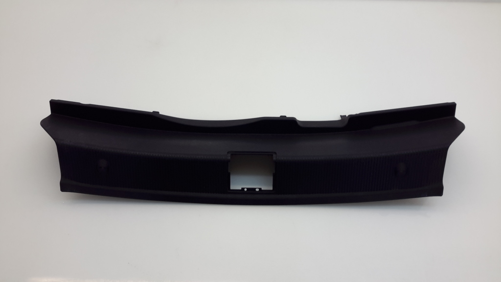 Used Mercedes Benz C-Class Rear panel interior trim A2046900825