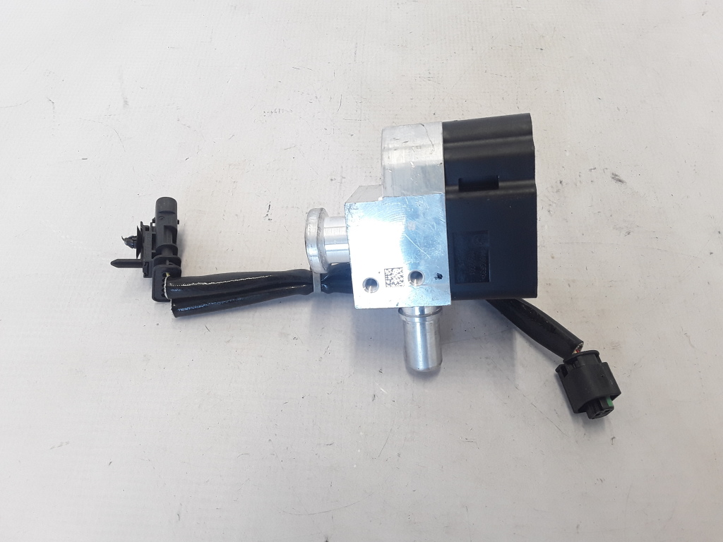 Used VOLVO XC90 Valve other 31493452