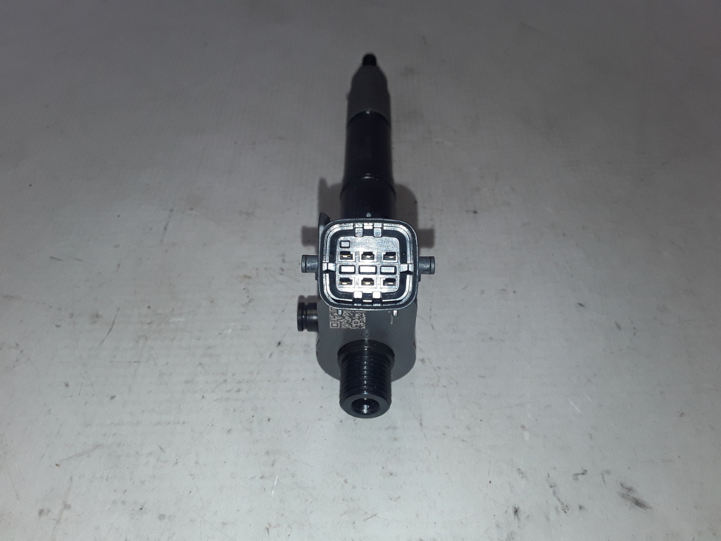 Used VOLVO XC90 Fuel injector 31452114