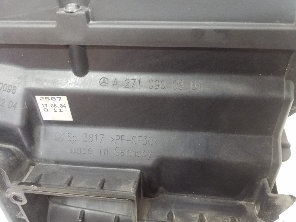 Used Mercedes Benz C-Class Air filter housing A2710900901