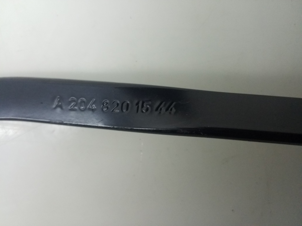 Used Mercedes Benz C-Class Windshield wiper blade A2048201544