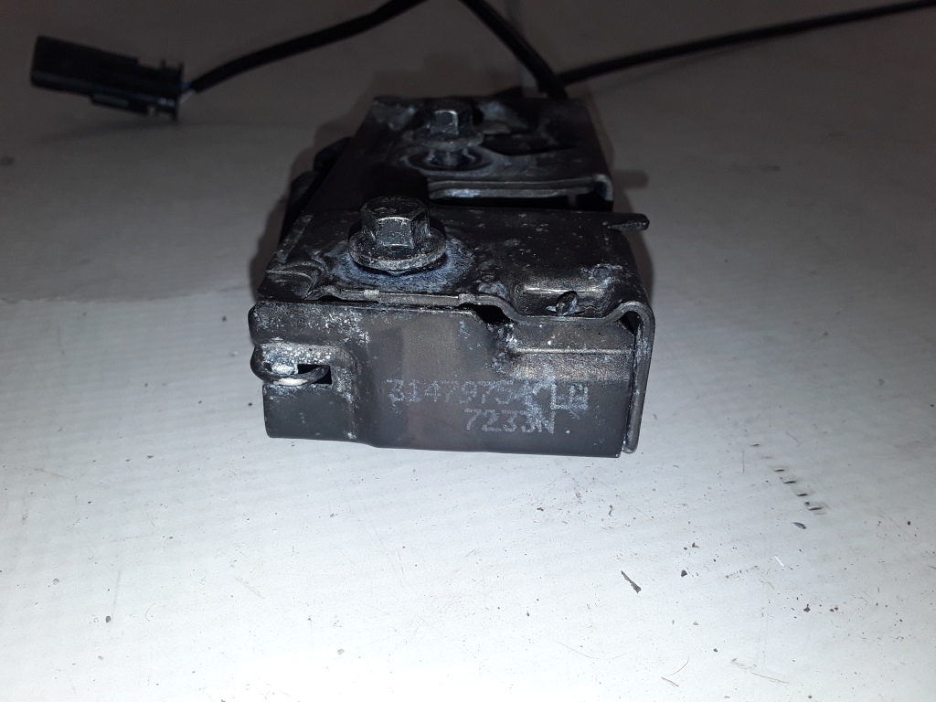 Used VOLVO XC90 Engine cover lock 31479754