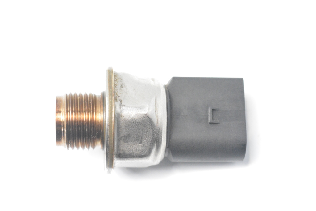 Used Volkswagen Golf High pressure fuel line sensor 04L906054
