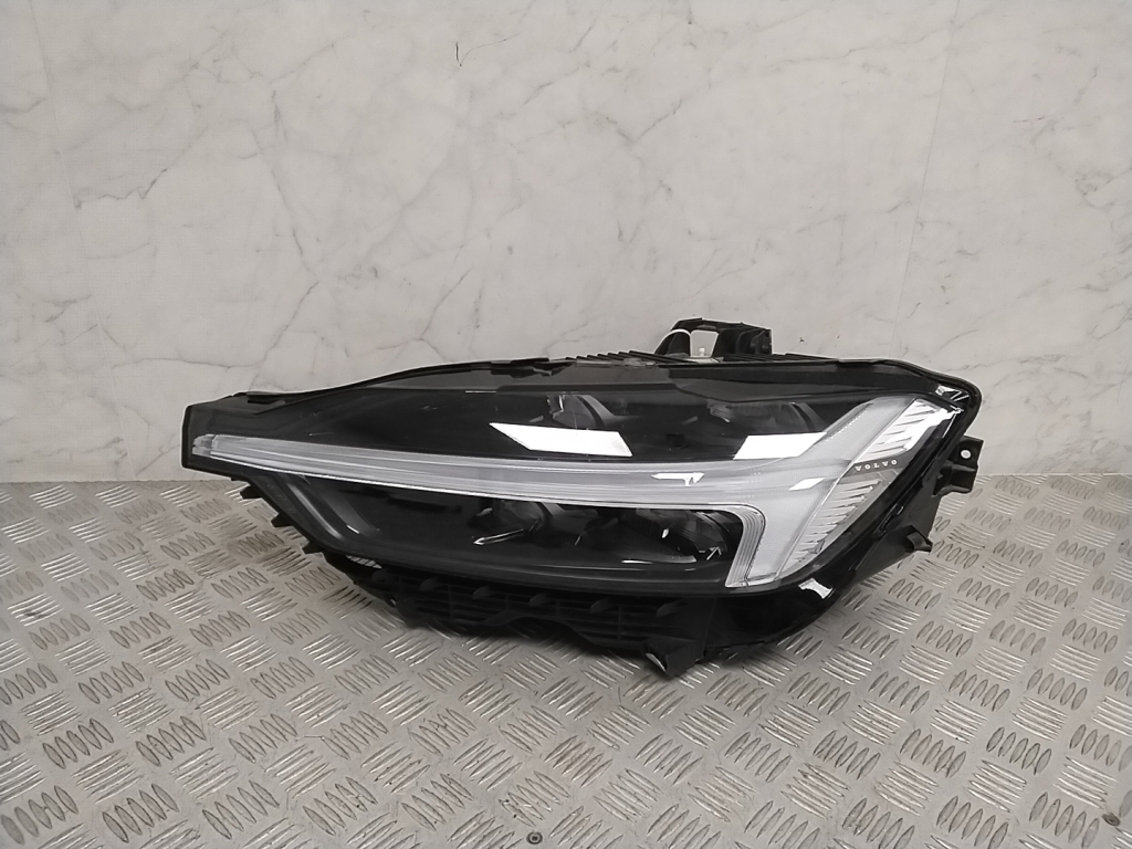 Used VOLVO XC60 Headlights 32337382