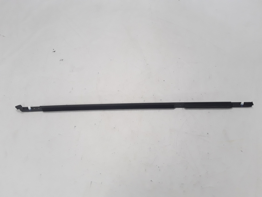 Used VOLVO XC90 Rear side door strip to glass outer 31479459