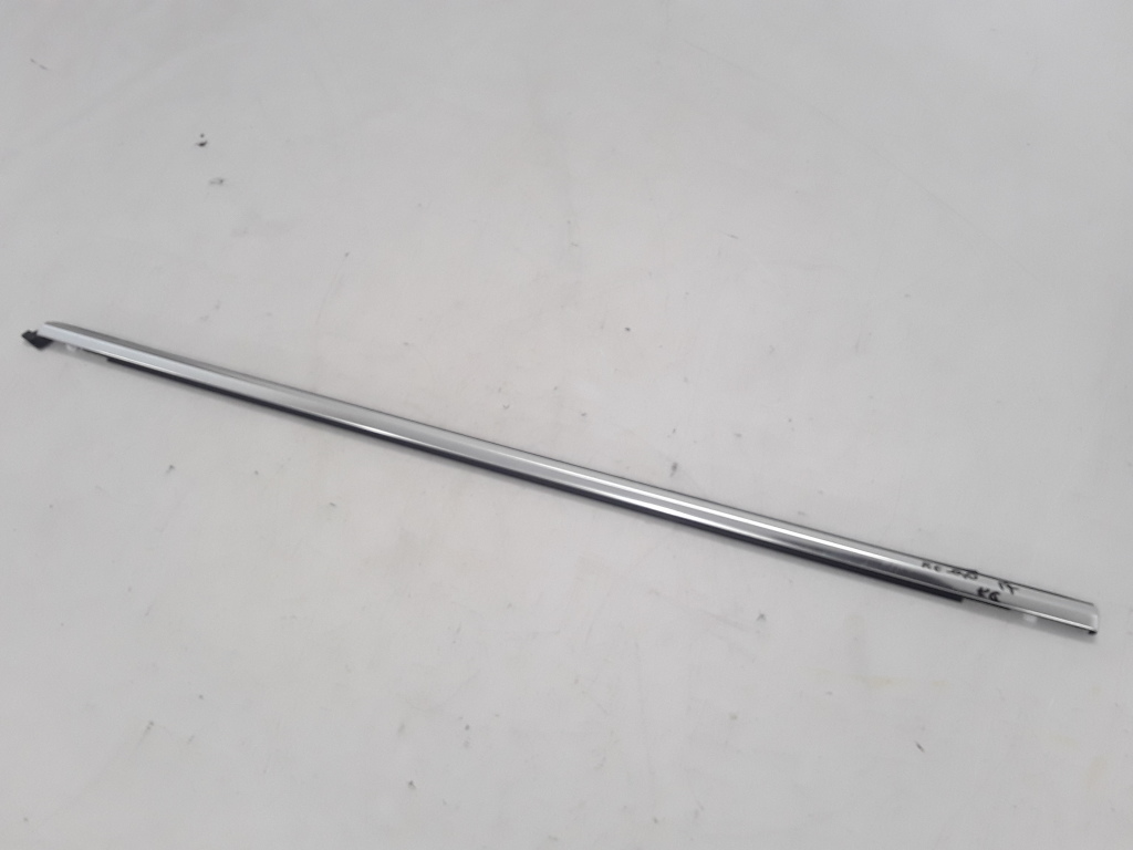 Naudotas VOLVO XC90 Galinių šoninių durų juostelė prie stiklo išorinė ...