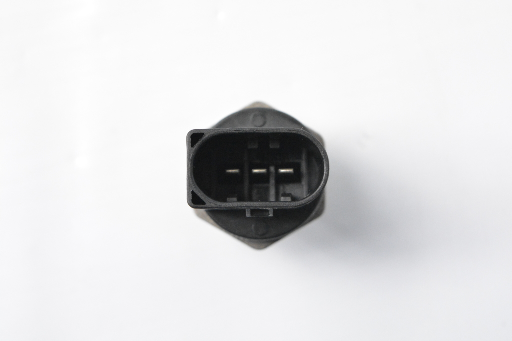 Naudotas AUDI A3 Daviklis aukšto slėgio kuro trasoje 06H906051J