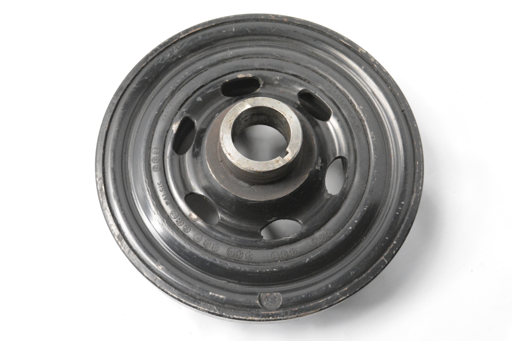 Naudotas Mercedes Benz Sprinter Skriemulys alkūninio veleno A6110300503