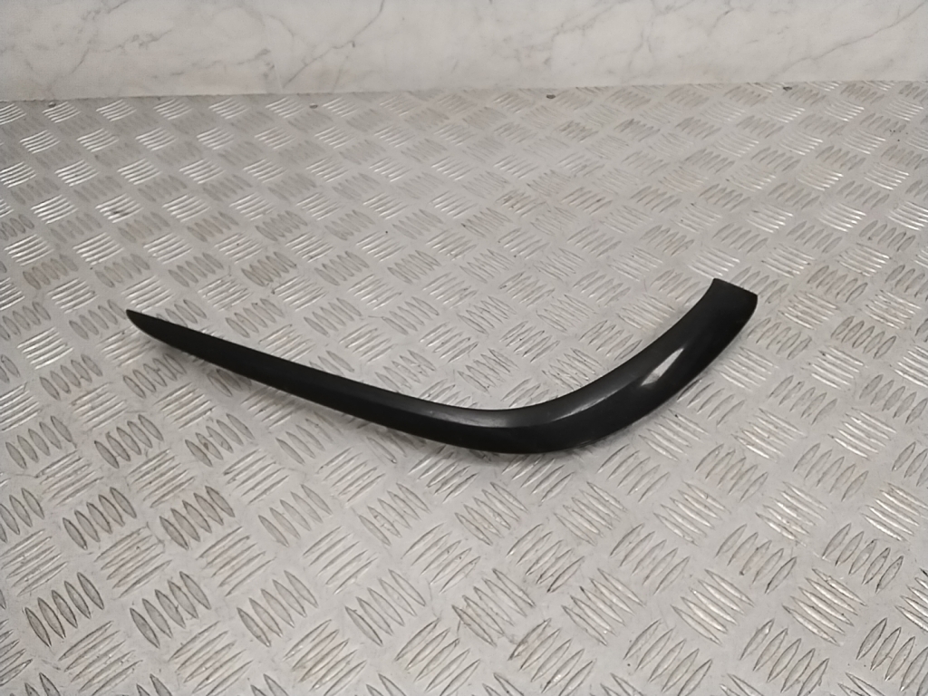 Used Mercedes Benz E-Class Front bumper lower grille bar A2138853803