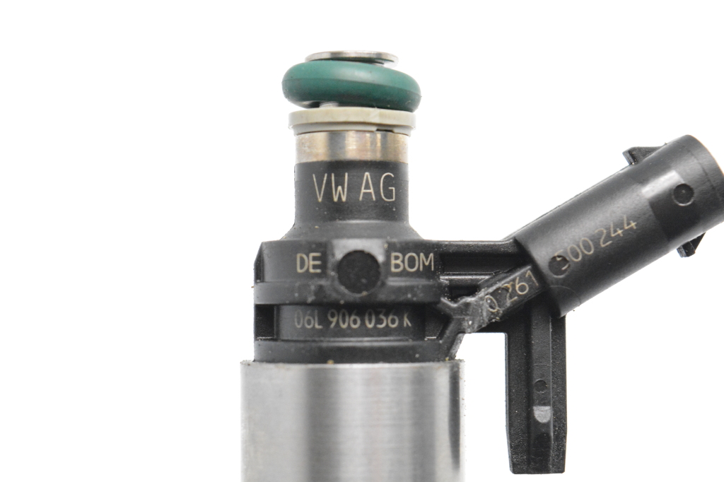 Used Volkswagen Golf Fuel injector 06L906036K