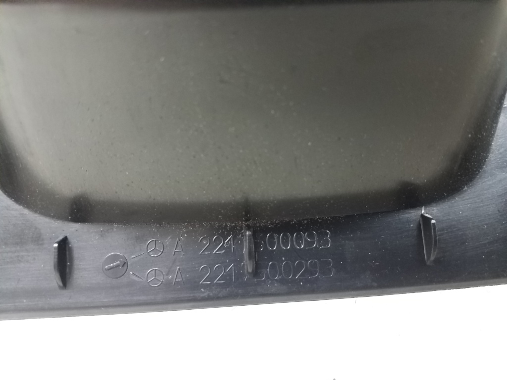 Used Mercedes Benz S-Class Other detail of the boot lid punch A2217500093