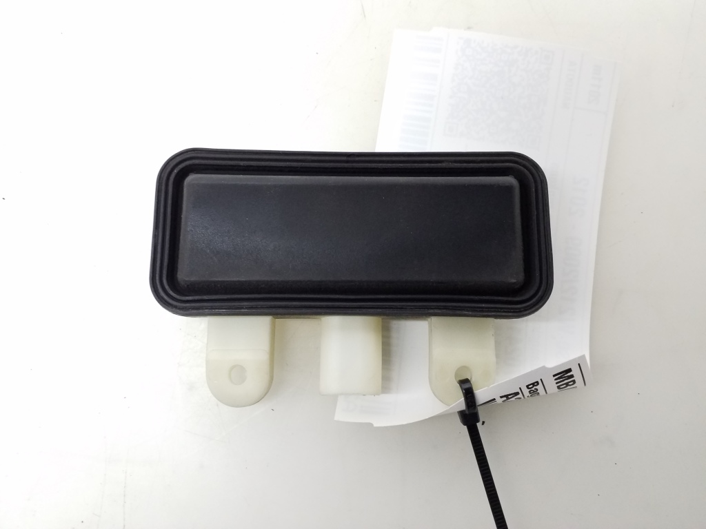 Used Mercedes Benz E-Class Outer boot handle A2218702410