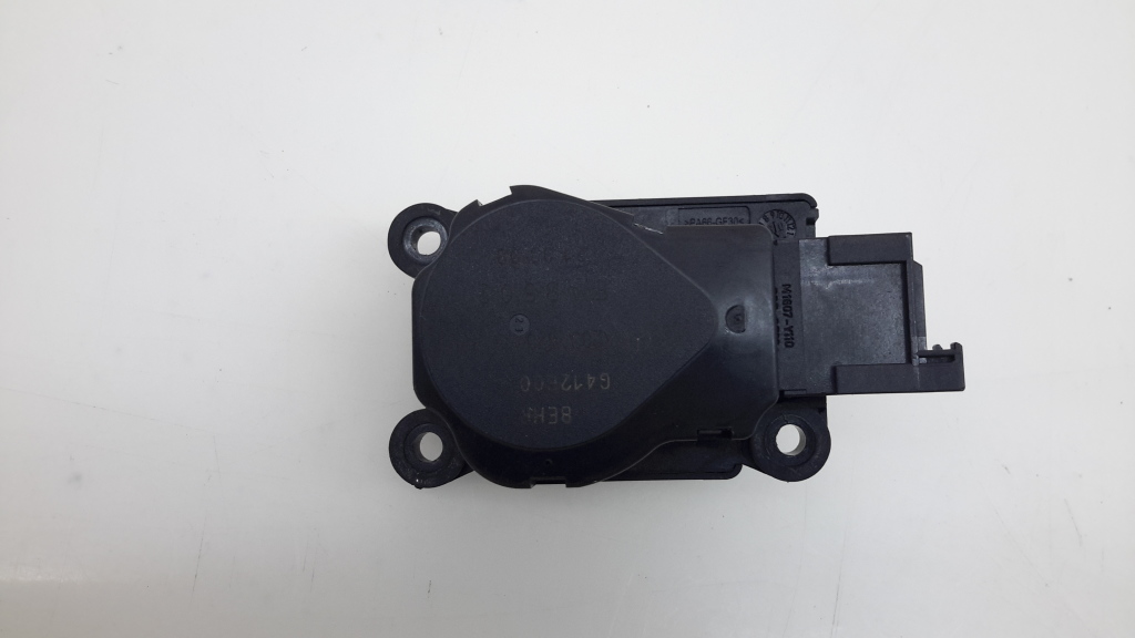 Used Mercedes Benz CLS-Class Interior shoulder valve motor A2038201642