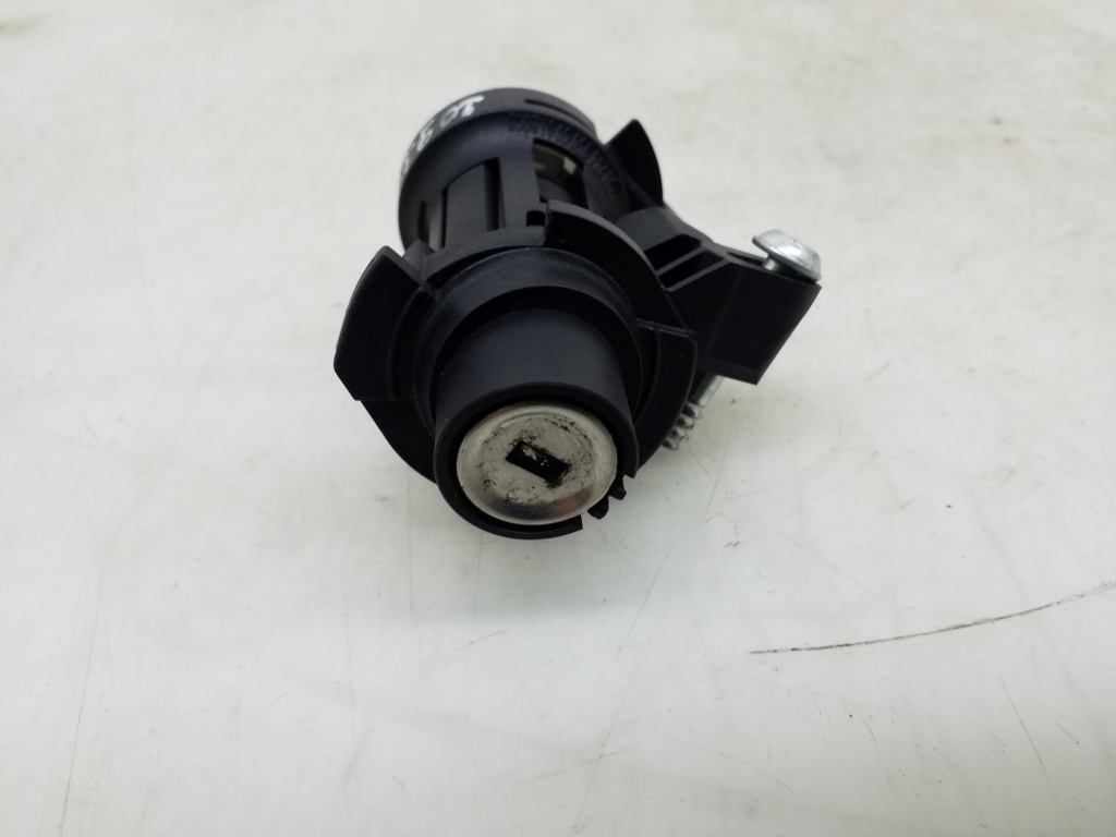 Used Mercedes Benz E-Class Tailgate lock A2047500061