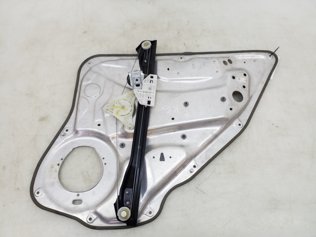 Naudotas Mercedes Benz GLK-Class Galinių šoninių durų stiklo pakėlikas ...