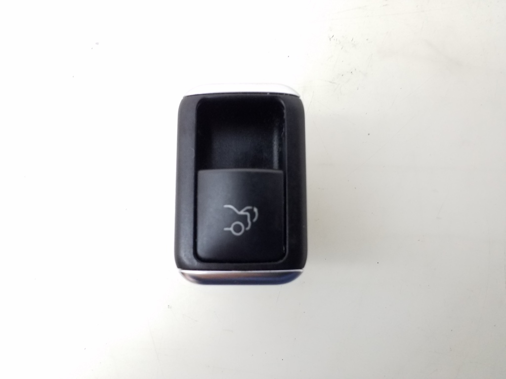 Used Mercedes Benz E-Class Trunk opening switch A2079050051
