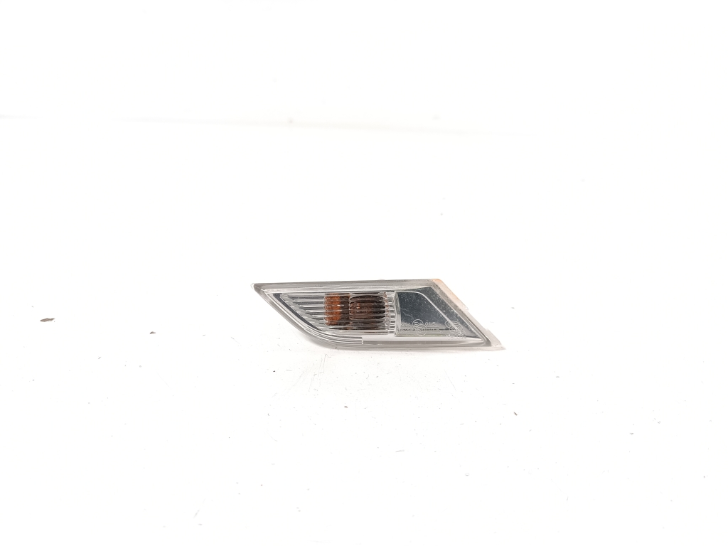 Used Volkswagen Transporter Front wing turn 7LA949102