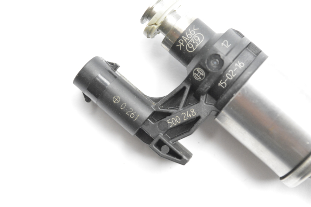 Used Volkswagen Golf Fuel injector 04E906036E
