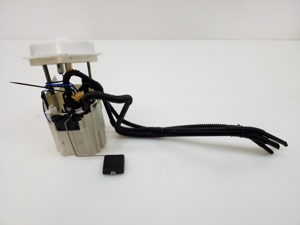 Used Mercedes Benz GLK-Class Fuel pump in the tank A2044702294
