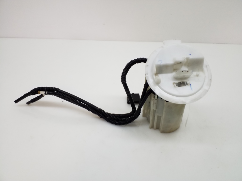 Used Mercedes Benz GLK-Class Fuel pump in the tank A2044702294