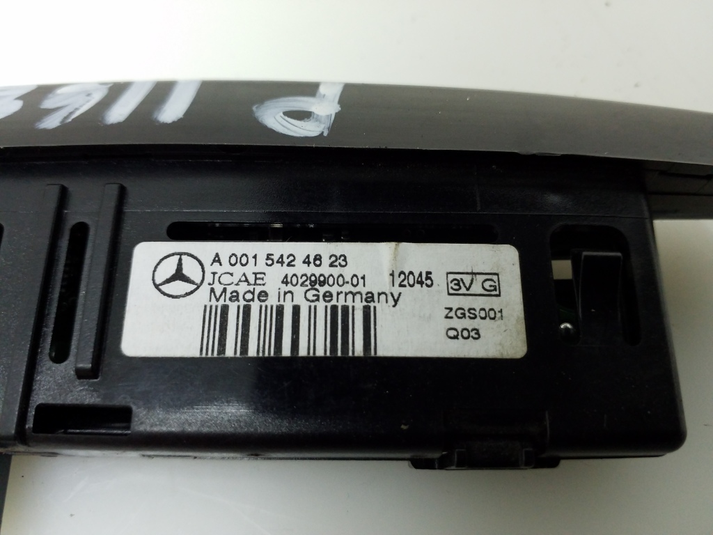 Used Mercedes Benz E-Class Parking system display A0015424623