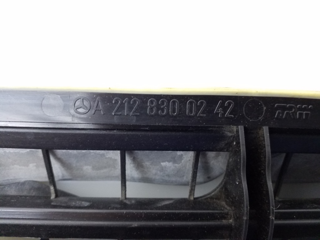 Used Mercedes Benz E-Class Rear wing ventilation grille A2128300242