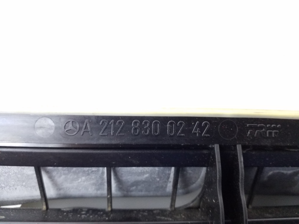 Used Mercedes Benz E-Class Rear wing ventilation grille A2128300242