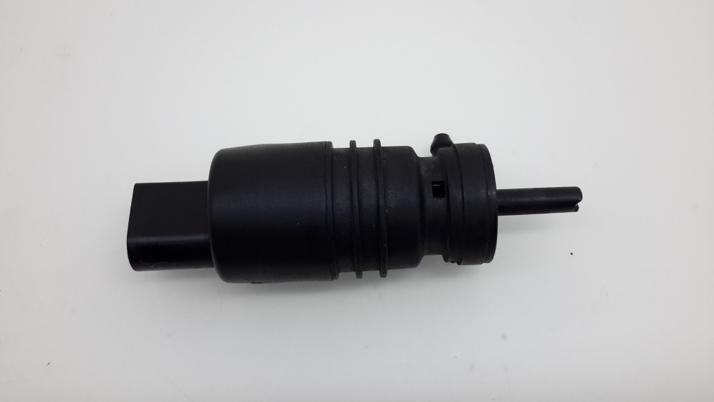 Used Mercedes Benz ML-Class Front window washer motor A2108690821