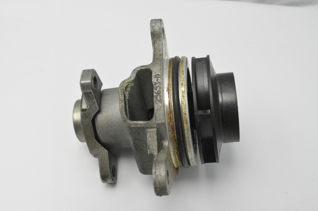 Used NISSAN X-Trail Water pump 210108796R