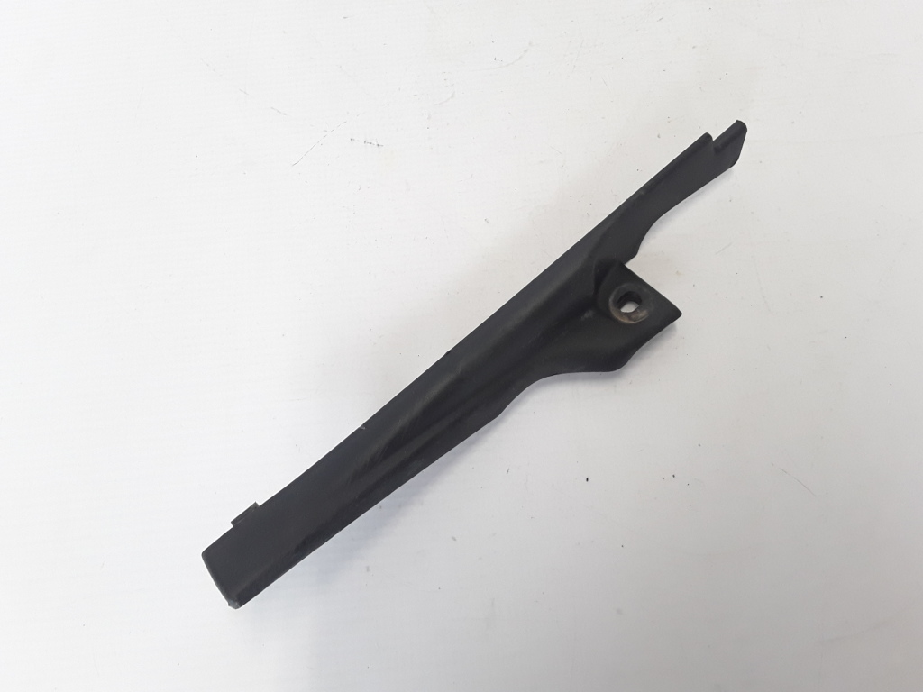 Naudotas Dacia Sandero Priekinio stiklo valytuvo mechanizmo apdaila ...