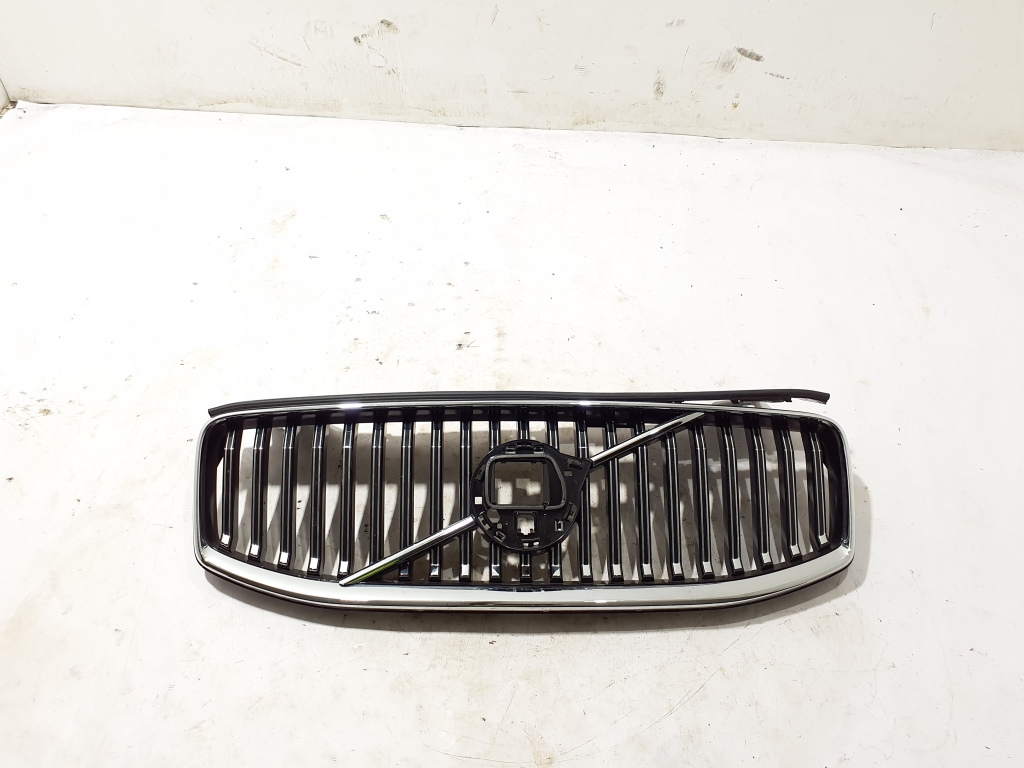 Used VOLVO XC60 Front grille 32386076