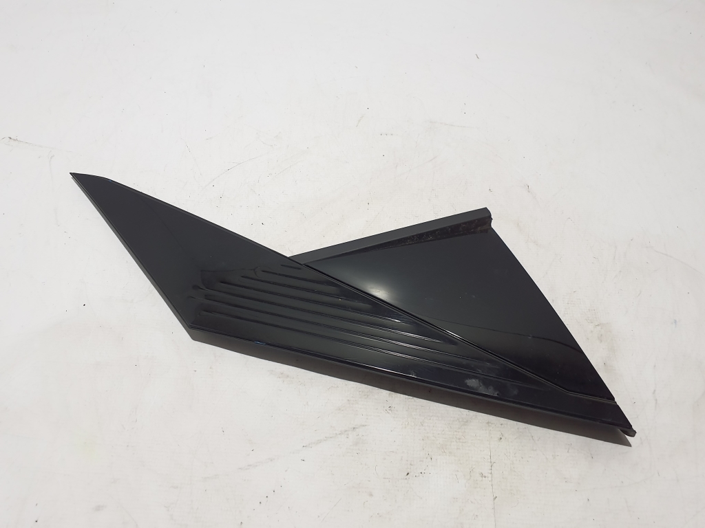 Used RENAULT Scenic E-Tech Exterior trim of the rear strut 833819405R