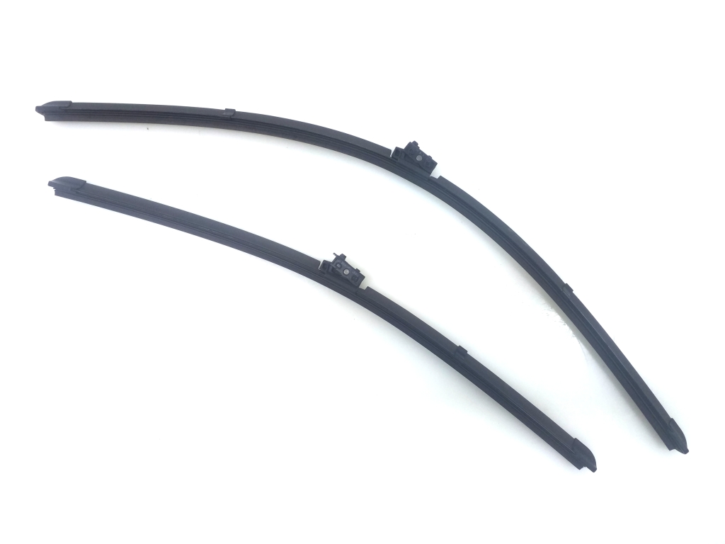 Used Mercedes Benz A-Class Windshield wiper blades A1768204400