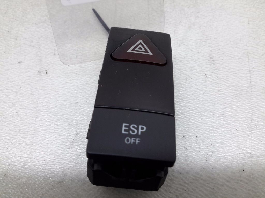 Used Mercedes Benz C-Class Switch and its parts A2048706558