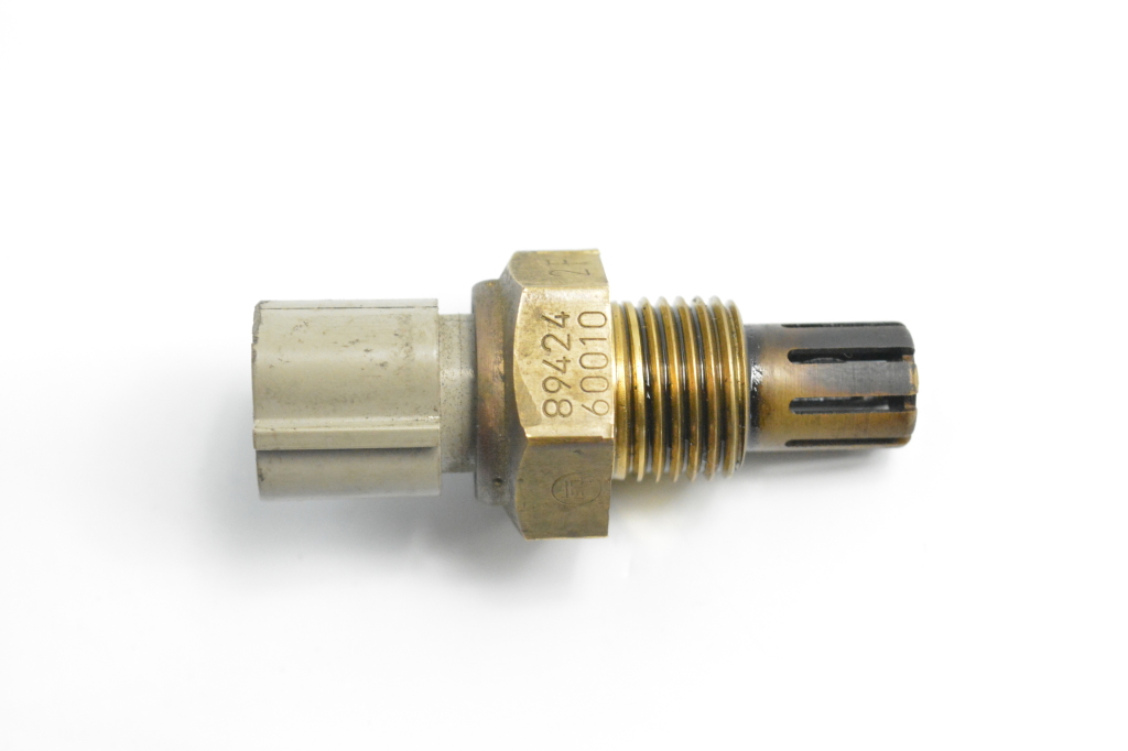 Used TOYOTA Avensis The sensor is different 8942460010