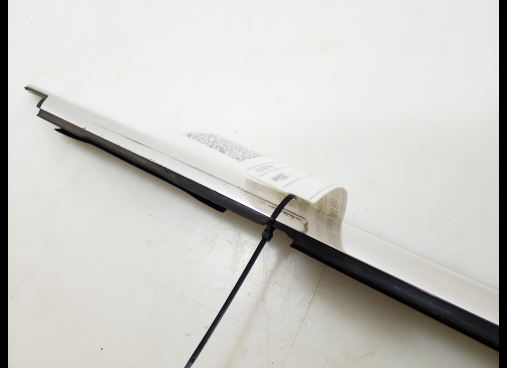 Used Mercedes Benz S-Class Front door strip to the glass exterior ...