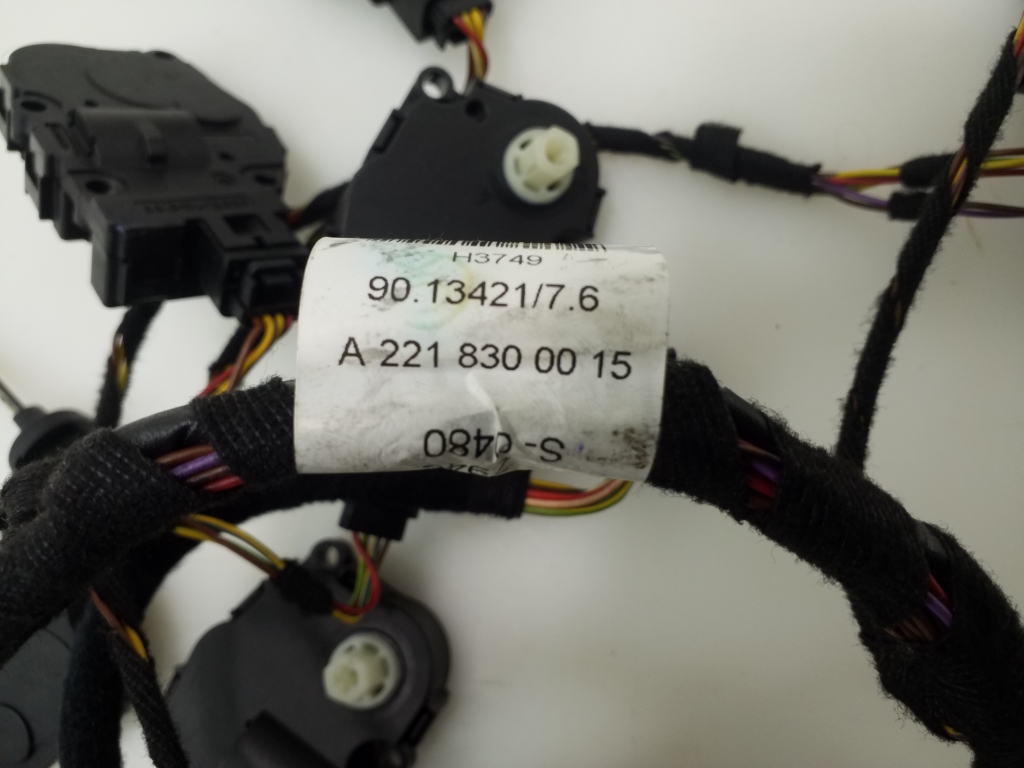 Used Mercedes Benz S-Class Interior shoulder valve motor A2218200042