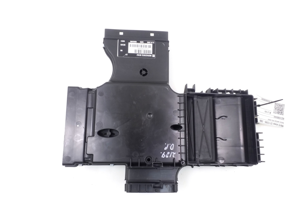 Used Mercedes Benz S-Class Another detail of the cabin shoulder A2218300446